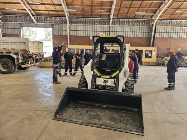 Grupo Simma Impulsa La Productividad De Empresa Constructora Con El Minicargador Bobcat S530 ...